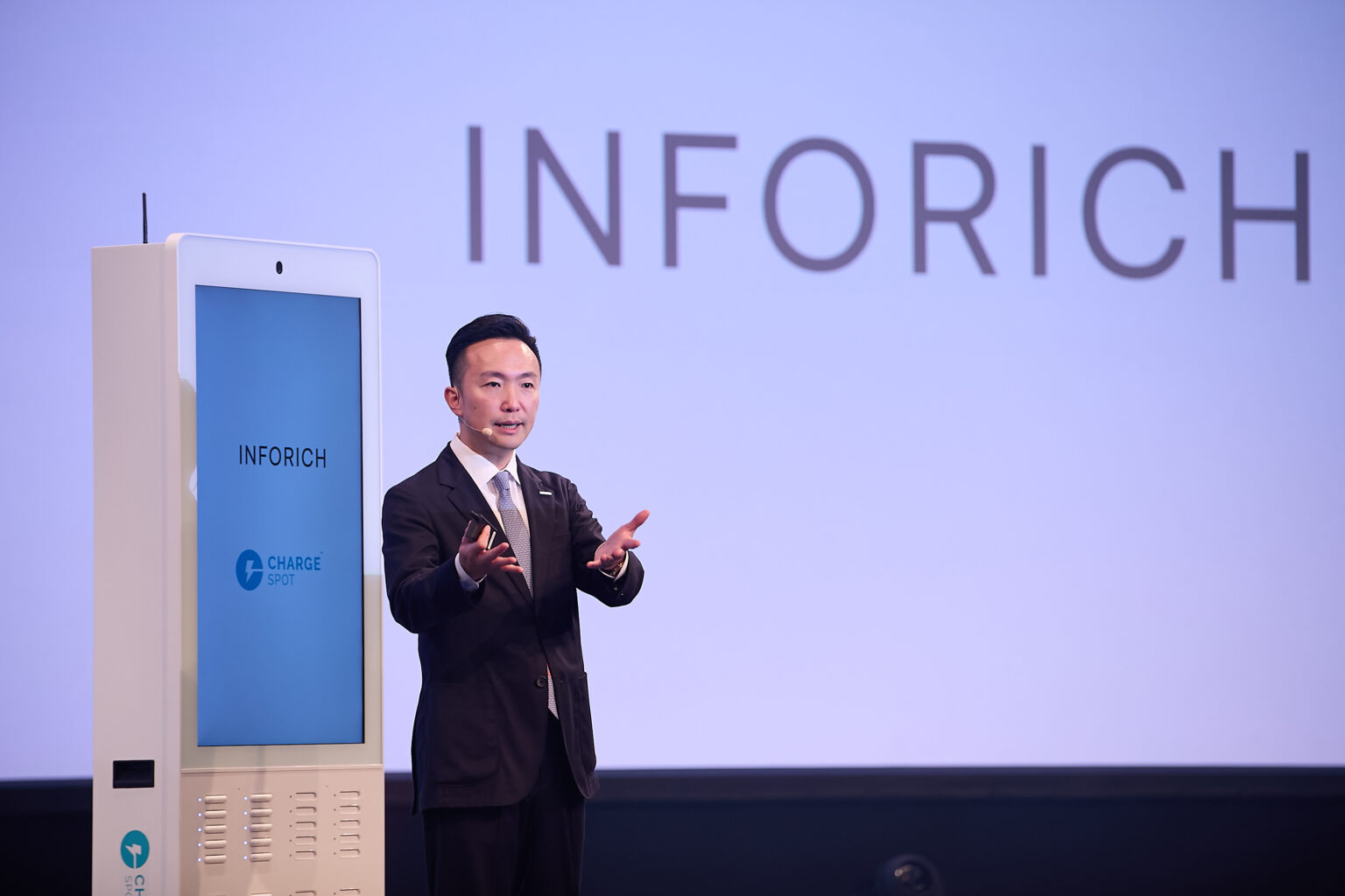 INFORICH、設立10周年を機に新たなブランドムービーを公開。柿本ケンサク氏を監督に起用し、「ChargeSPOT」を基軸に”安全性”と”利便性”、”楽しさ”を両立した世界観を表現 ...